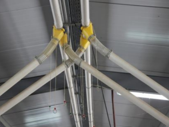 Flex-Auger compound feed conveyor - Age