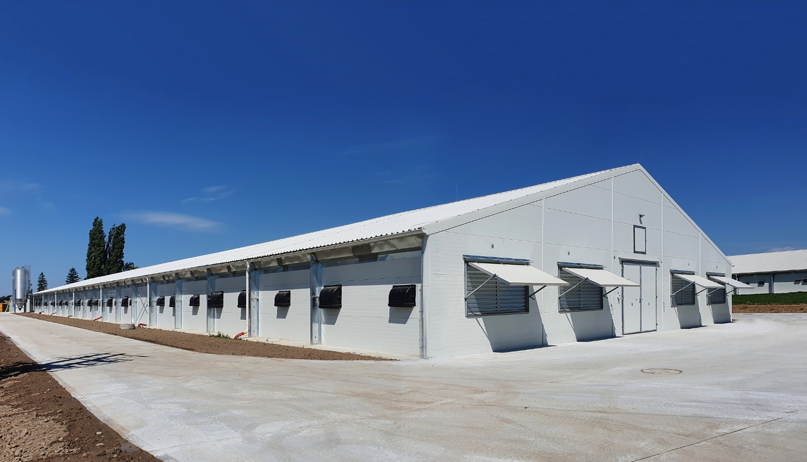 Roxell feed storage bins - Age